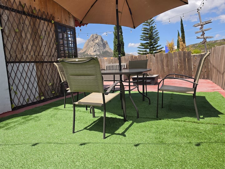 Casa Amplia Con Vista A La Peña, Llamada Roca Ni - Bernal