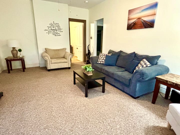 2 Bed 1.5 Bath City Apt Main Level - Battle Creek, MI