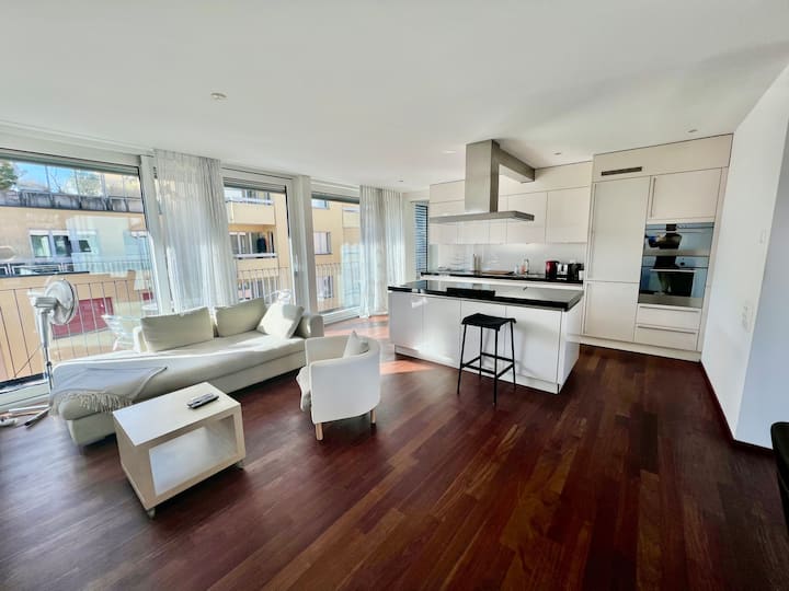 Stylish 2 1/2 Room Apartment With Balkony - Zurique