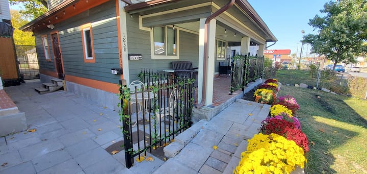 2 Bedroom With Finished Basement Close To Downtown - Indianapolis, IN