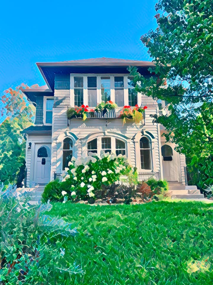 Shorewood+rooftop Deck + 4 Blocks To Lake Michigan - Milwaukee, WI