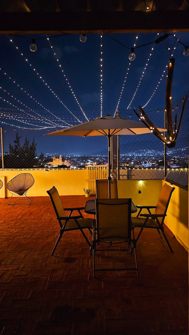 Beautiful Room In The Downtown Oaxaca City, Strategic Location, At Less Than 5 Minutes Walk From Touristic Places. Ideal To Experience The Traditional City Life.
Hermosa Habitación En El Centro Histórico De La Ciudad De Oaxaca. - Oaxaca, Mexico