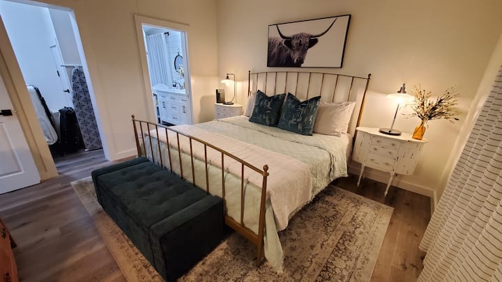King Bed Suite. Internet, Coffee, Snacks, Wlife - Cedar Creek, TX