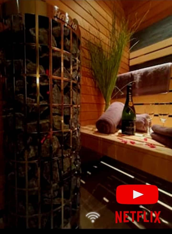 Luxe Wellness Suite Privé Jacuzzi & Sauna - Eindhoven