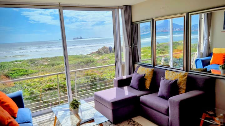 Spectacular Beachfront Views Of Table Mountain - Goodwood