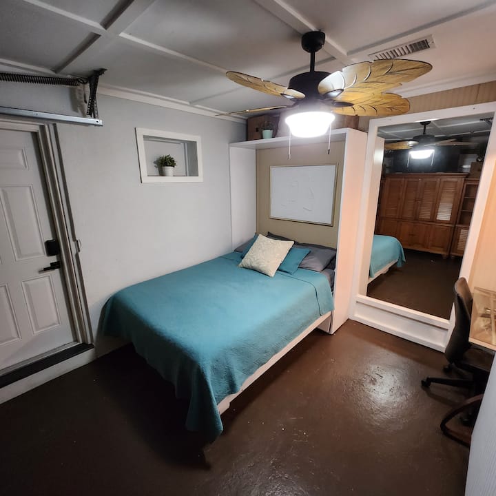 Pet Friendly Clean Modern Private Room And Bath - Deerfield Beach, FL