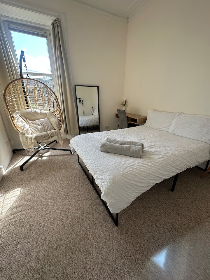 Lovely Spacious Double Bedroom In The City Centre - Edinburgh