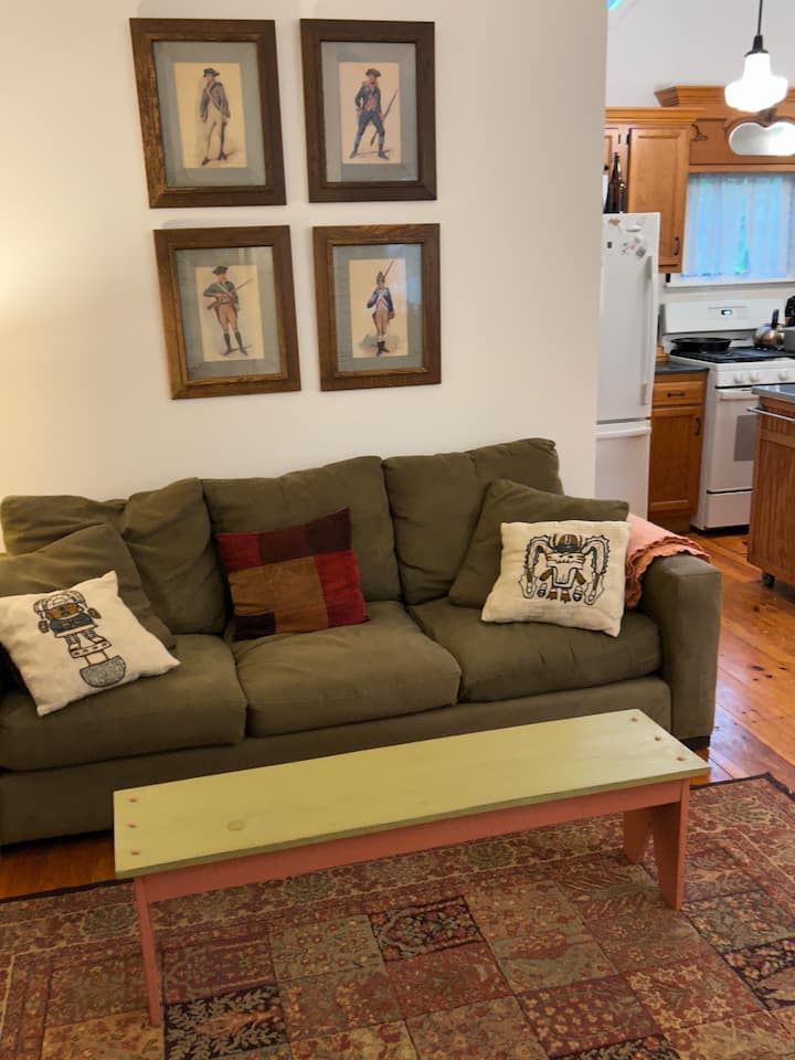 Cozy, Charming Cottage By The Creek W/2 Queen Beds - Nassau, NY