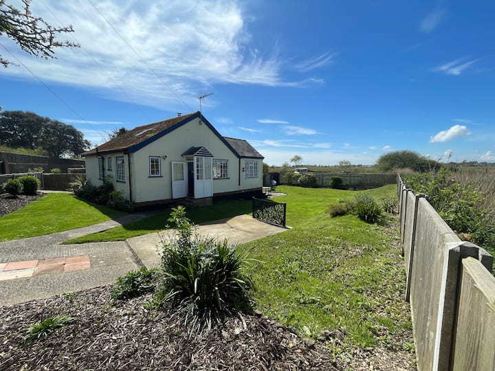 Vibrant Southwold Cottage With Garden, Number 5 - Southwold