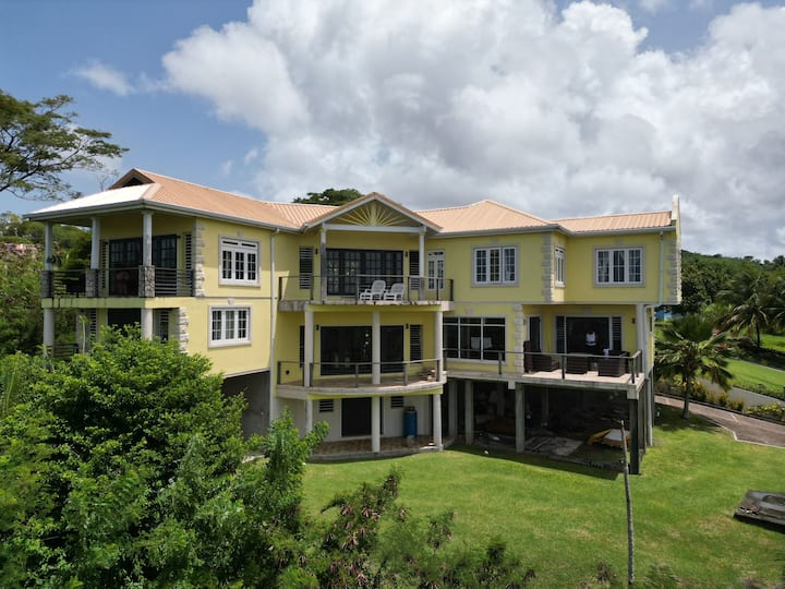 Unique Luxury 4-bedroom Residential Home With Stunning Waterfront Views- Free Wifi- - Grenade