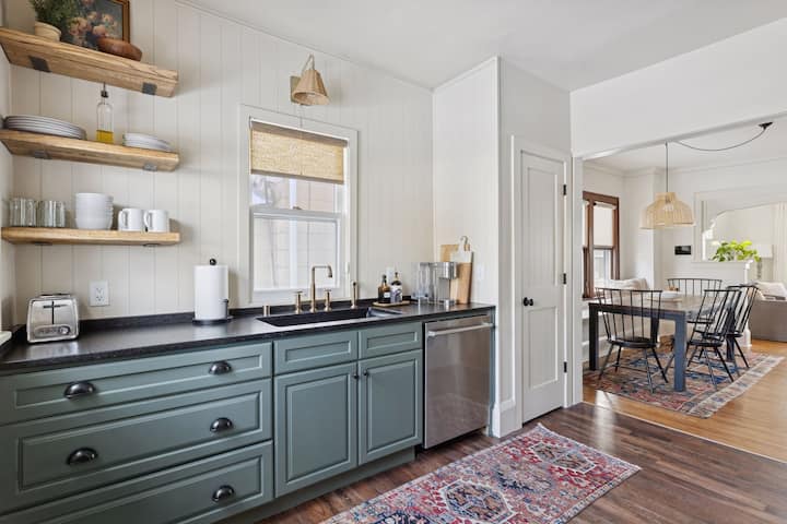 King Beds, Spacious, Central In St Paul - Saint Paul, MN