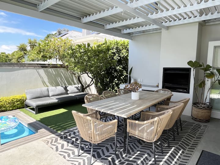 Modern & Secure, Four Bedroom Family Home - Kapstadt