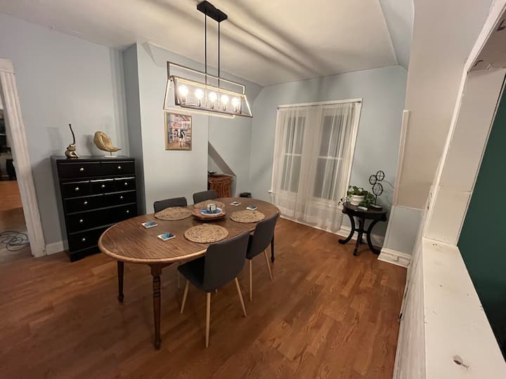 Spacious 2 Br/1 Ba Logan Sq - Chicago, IL