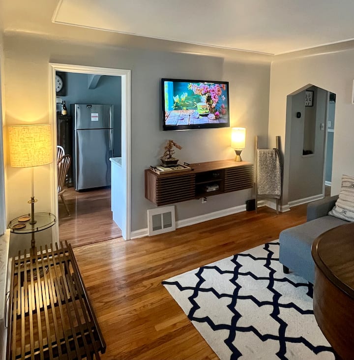 Entire Home - The Lavender House - Extended Stays - Ferndale, MI