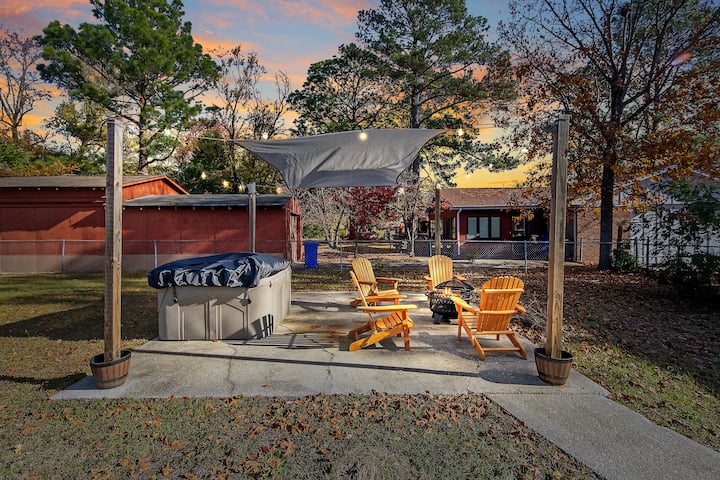 Hot Tub, Games, Yard, Family Rest - Fayetteville, NC