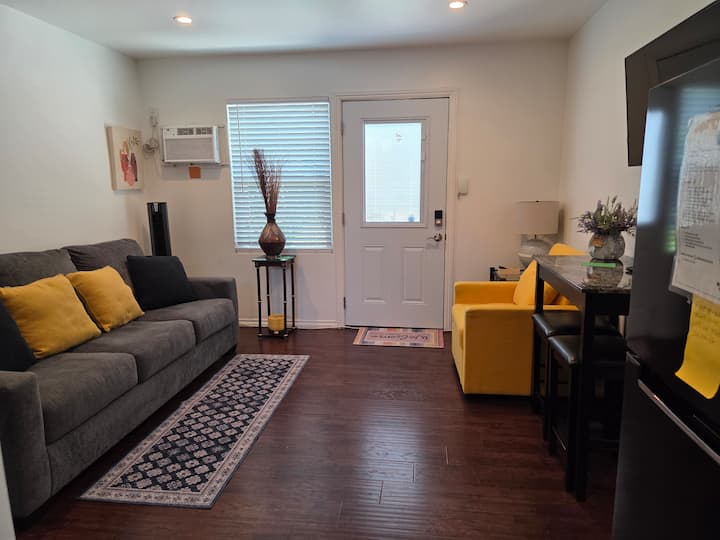 Independent Private Suite In Whittier - Whittier, CA