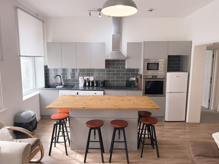 Wonderful 3 Bed In Old Market - Bristol
