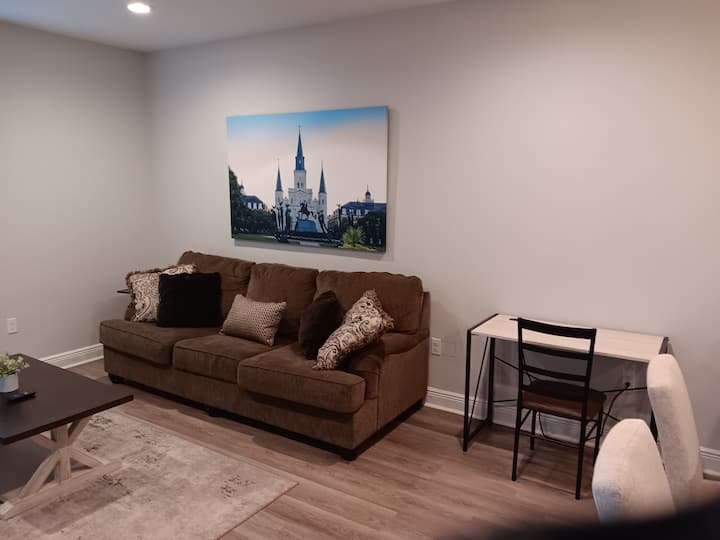 Lovely 1 Br Apartment D108 With Walk In Shower. - 배턴루지