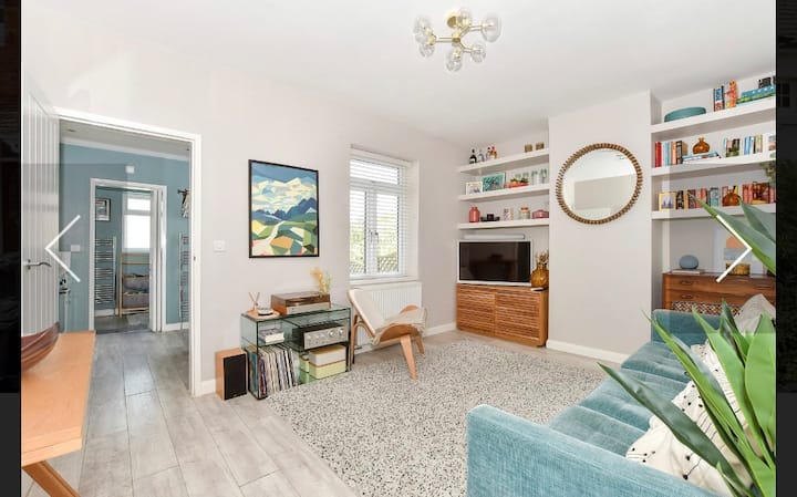 Brighton Seaside Apartment Strictly Families Only - Brighton