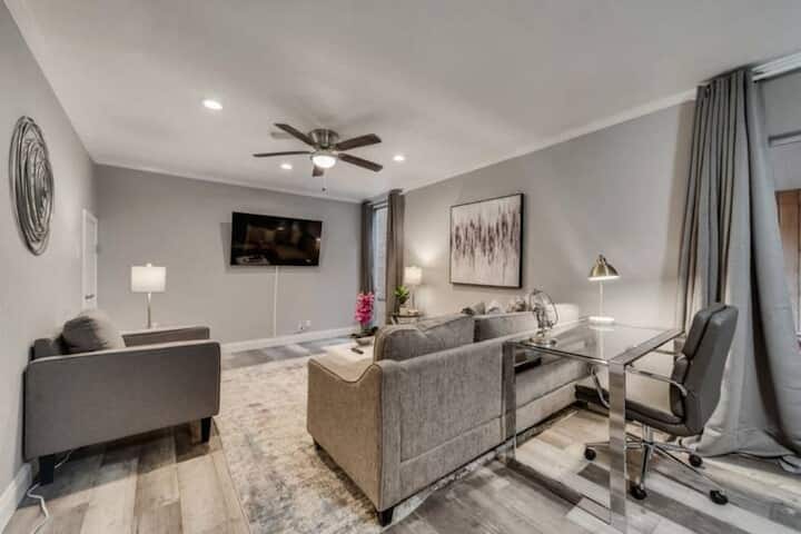 Gp60a | G. Prairie Retreat | 4bd |Pool | Workspace - Grand Prairie, TX