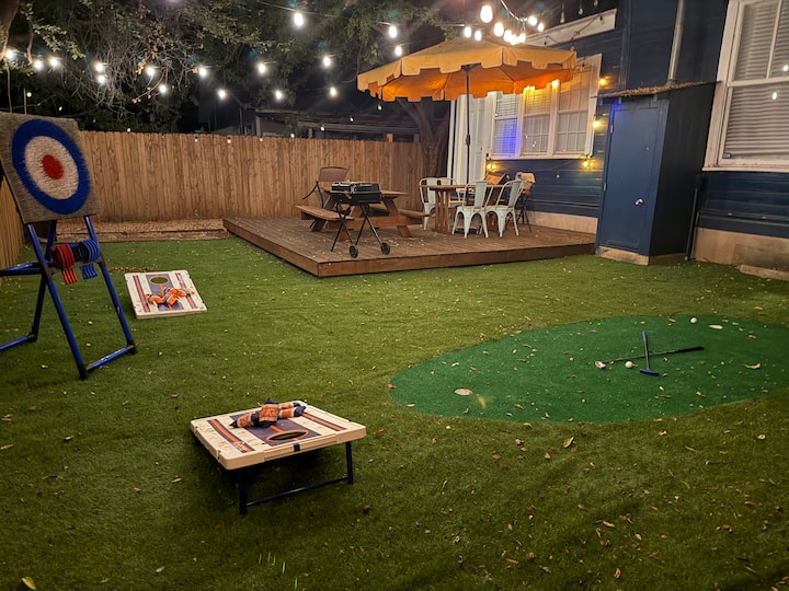 Private Backyard Oasis, Putt Green, Walkable - Austin