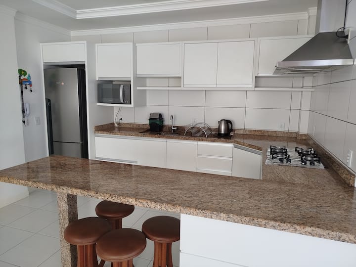 Lindo Apto, 2 Quartos Com Ar 600m / Mar,meia Praia - Itapema