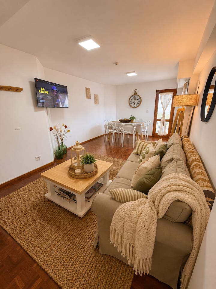Very Spacious Apartment, Ideal For Families, Centrally Located. - San Carlos de Bariloche