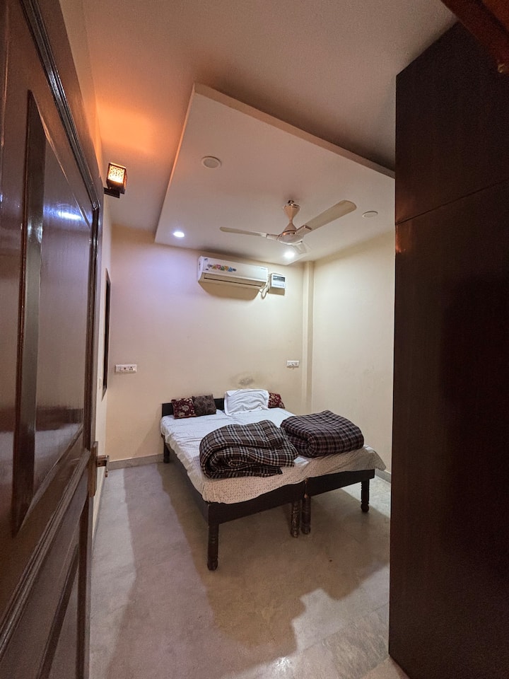 Minimal Luxe 1bhk - New Delhi