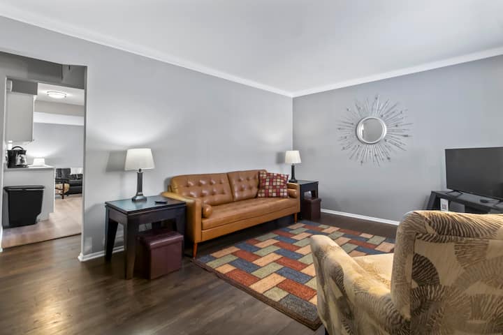 Renovated Ranch. Wood Floors. Basement. Fenced. - Sterling Heights, MI