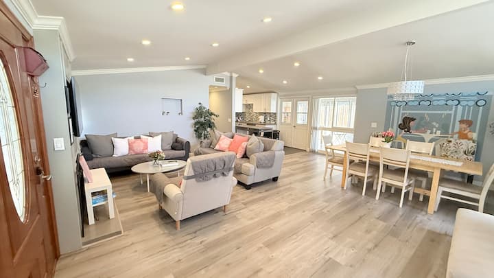 Closest Disneyland Cheerful 4 Bedroom Home - Anaheim, CA