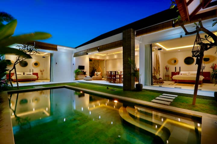 Amazing 2 Bdr  Luxurious Villa In Seminyak - Bali