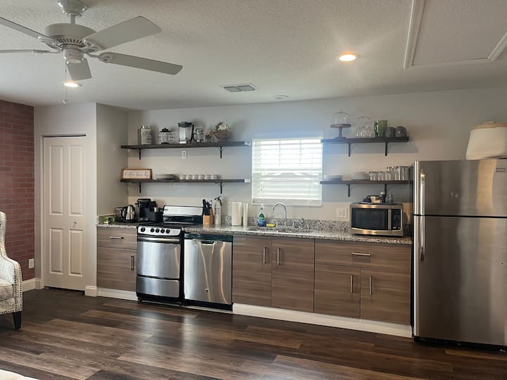 The Cottage
A Pet Friendly Guesthouse - Orlando, FL
