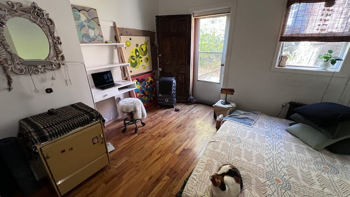 A Peaceful Room + Private Backyard + A Cute Cat - New York City