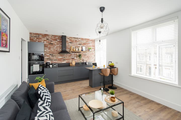 Large Open Plan Space-very Central-free Parking - Harrogate