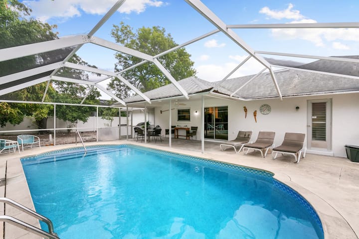 Incredible Location Steps To Beach And Marriott - Marco Island, FL