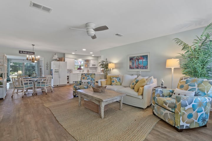 Two Bedroom Cottage Near Beach, Downtown Venice - Venice, FL