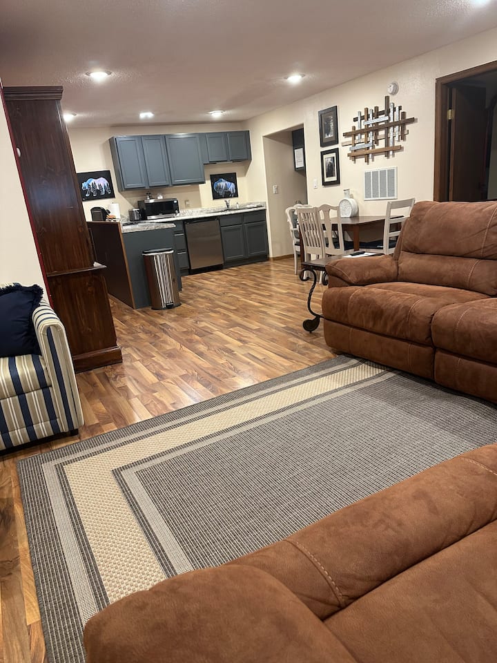 Lovely Basement Apartment, 1 Bdrm,  Private Entry - Rapid City, SD