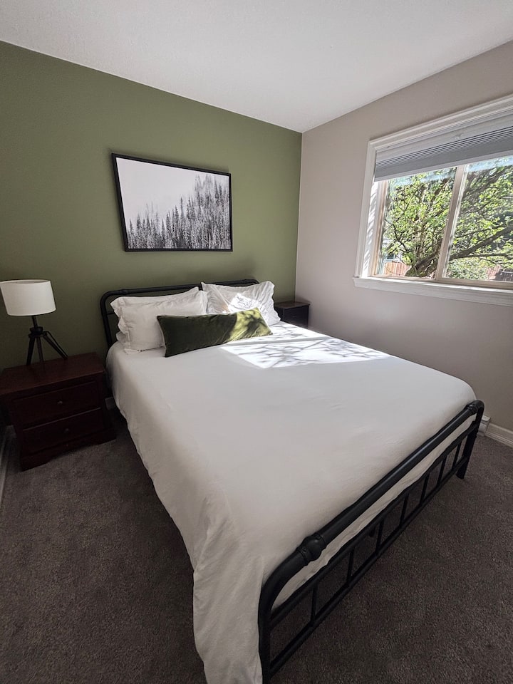 Pet Friendly 2 Bedroom Suite - Nanaimo