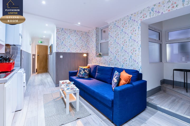 Stylish 3br | 3 En-suite Showers | Sleeps 8 - London Paddington Station