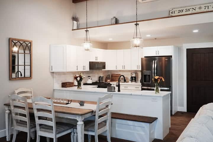 Spacious 2br Condo | Minutes To Dt Mystic - Mystic, CT