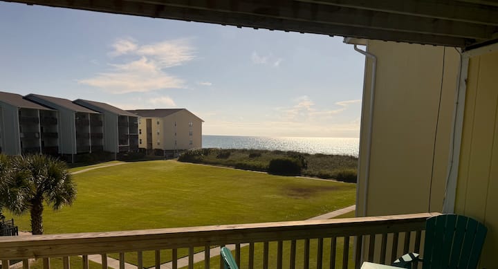 Lovely 1 Bedroom Condo, Ocean Views Near The Beach - Surf City, NC