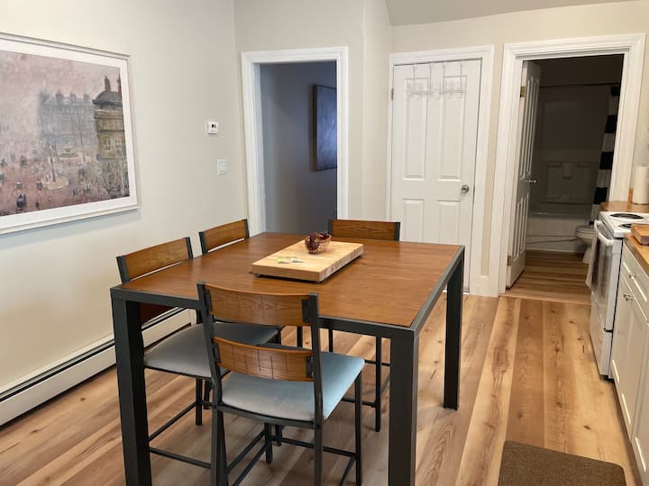 Lovely Newly Renovated 2-bedroom Apartment - Bangor, ME