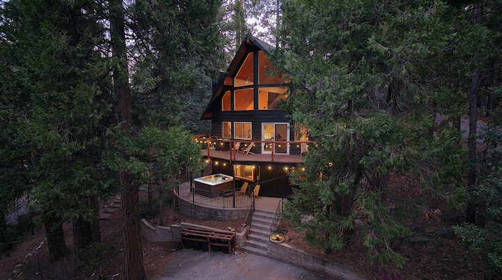 Stunning A-frame With Hot Tub - San Bernardino, CA