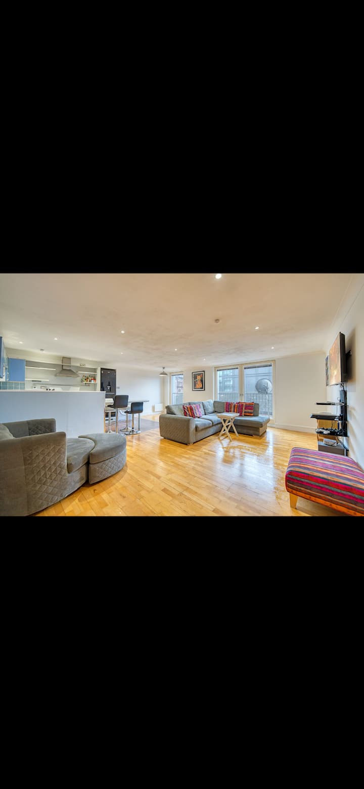 Central Station 2 Bed Apartment - Glasgow