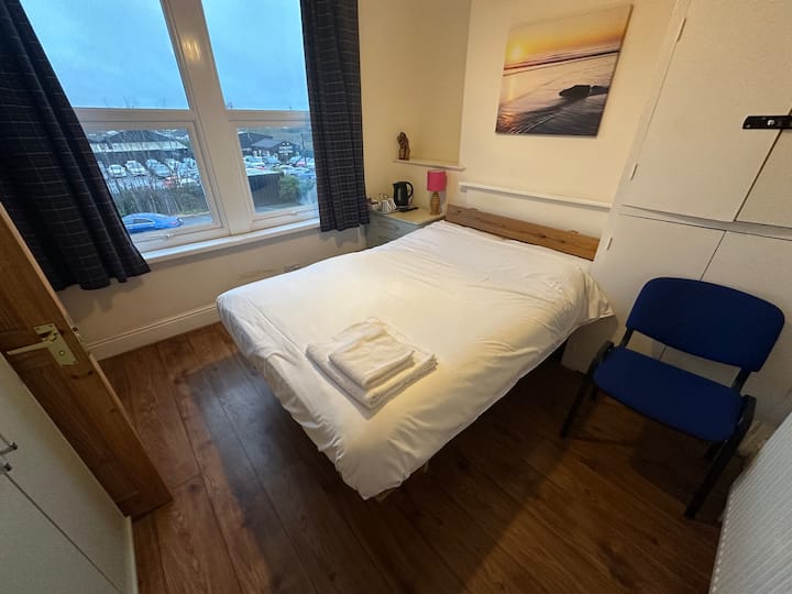 Warm & Welcoming Ensuite Room (4) In Peterborough - Peterborough