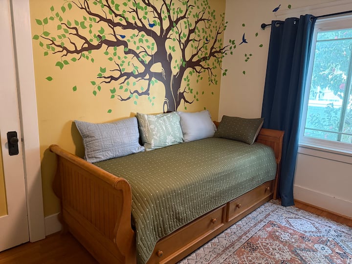 Unique 1920s Craftsman Stay Near Beach - Long Beach, CA