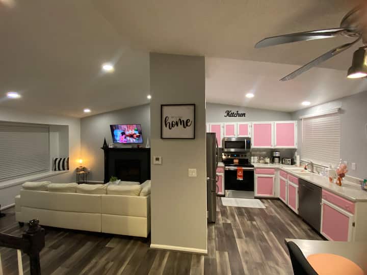 Bright Home With Backyard & Garage - Aurora, CO