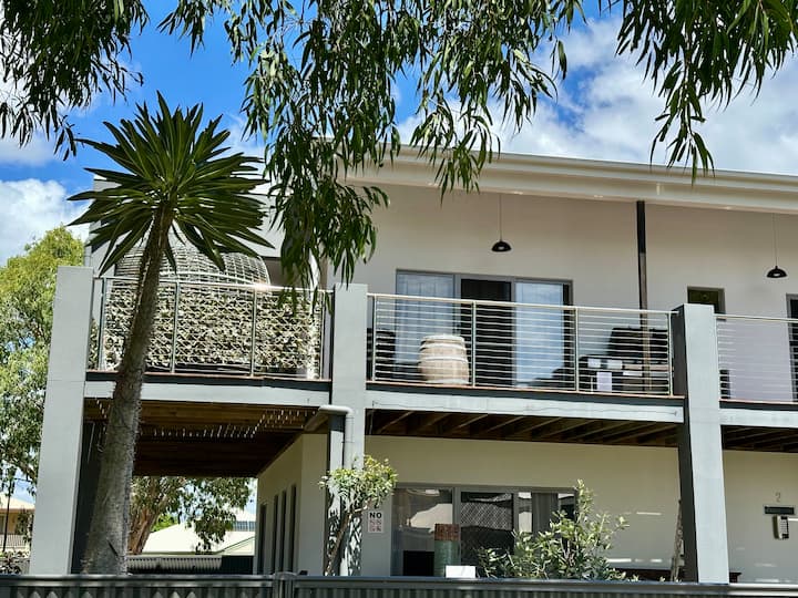 Casa La Pier, 5 Bedrooms, Seaside, Beach Close - Burrum Heads