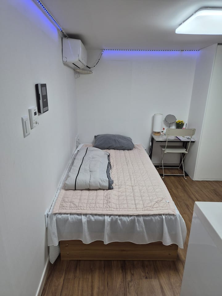 3호 New Studio, 청소비 무료, 신논현역 5분 거리, Jtbc 촬영장 - Seoul