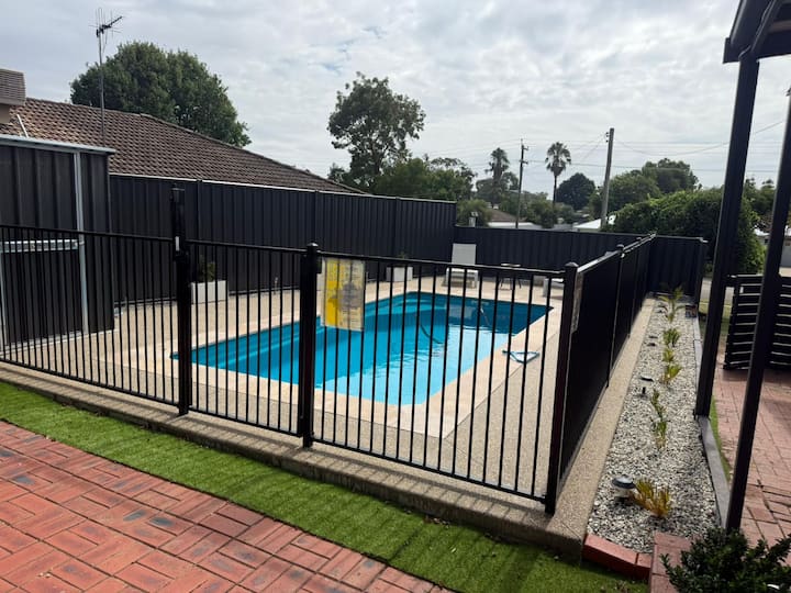 Willie's Retreat - Pool Fun On The Murray - Cobram